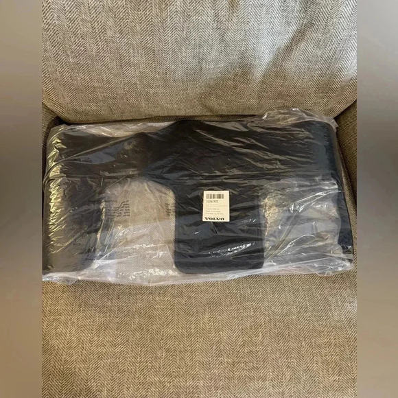 Volvo | Other | Nwt Genuine Volvo Xc9 Textile Solid Floor Mat 3rd Row ...